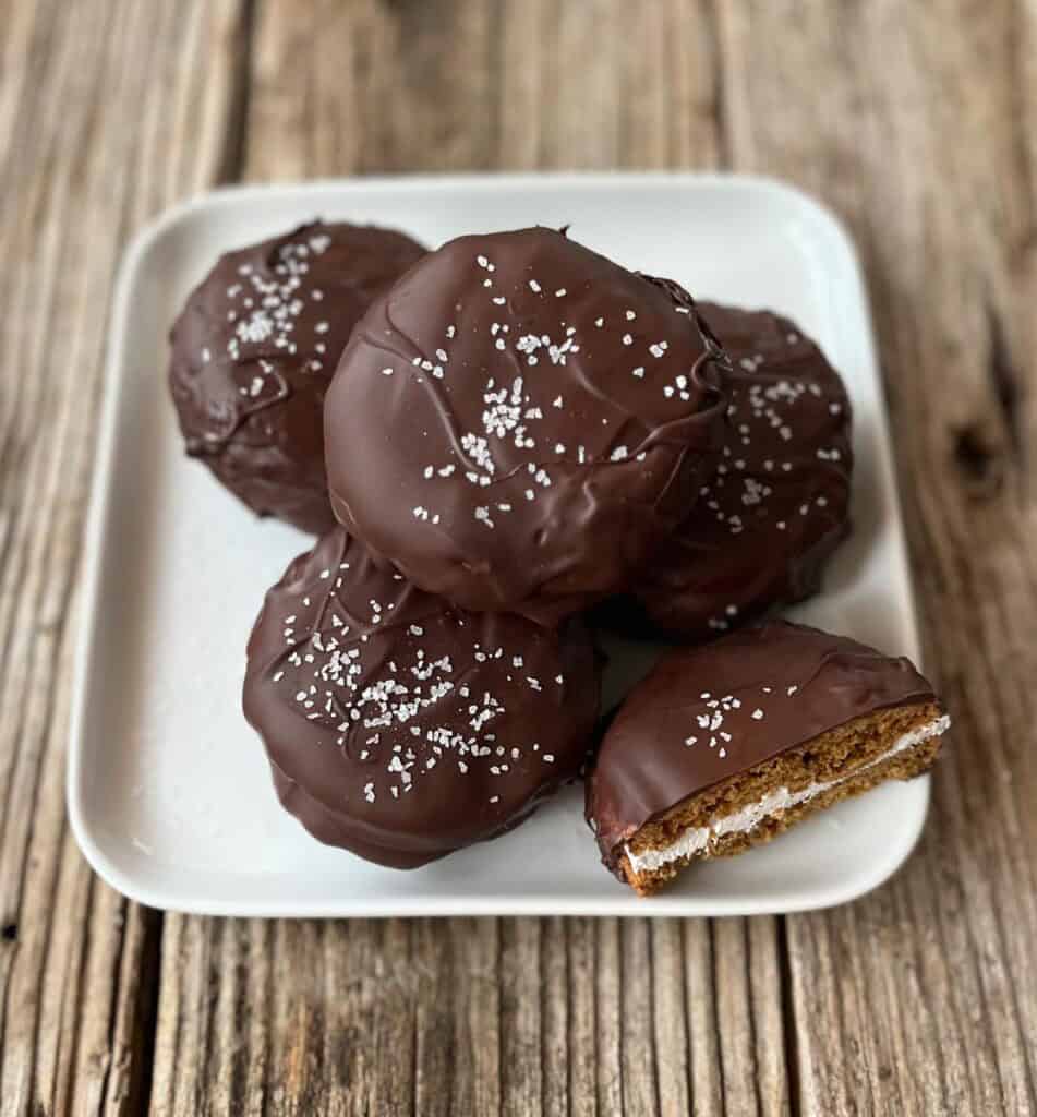 How To Make Delicious Homemade Classic Moon Pies - joinmeinthekitchen.com