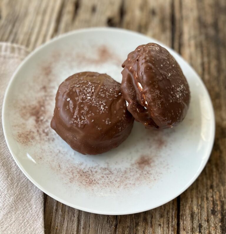 How To Make Delicious Homemade Classic Moon Pies - joinmeinthekitchen.com