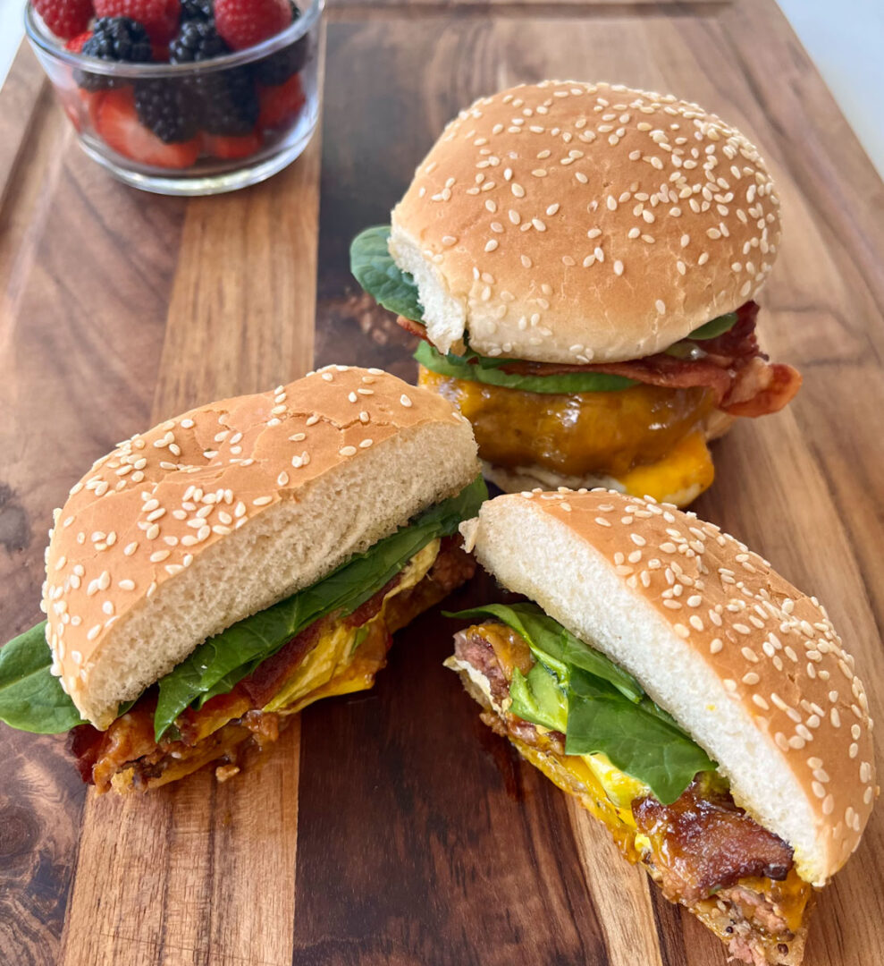 How To Make A Ground Beef And Egg Breakfast Sandwich ...