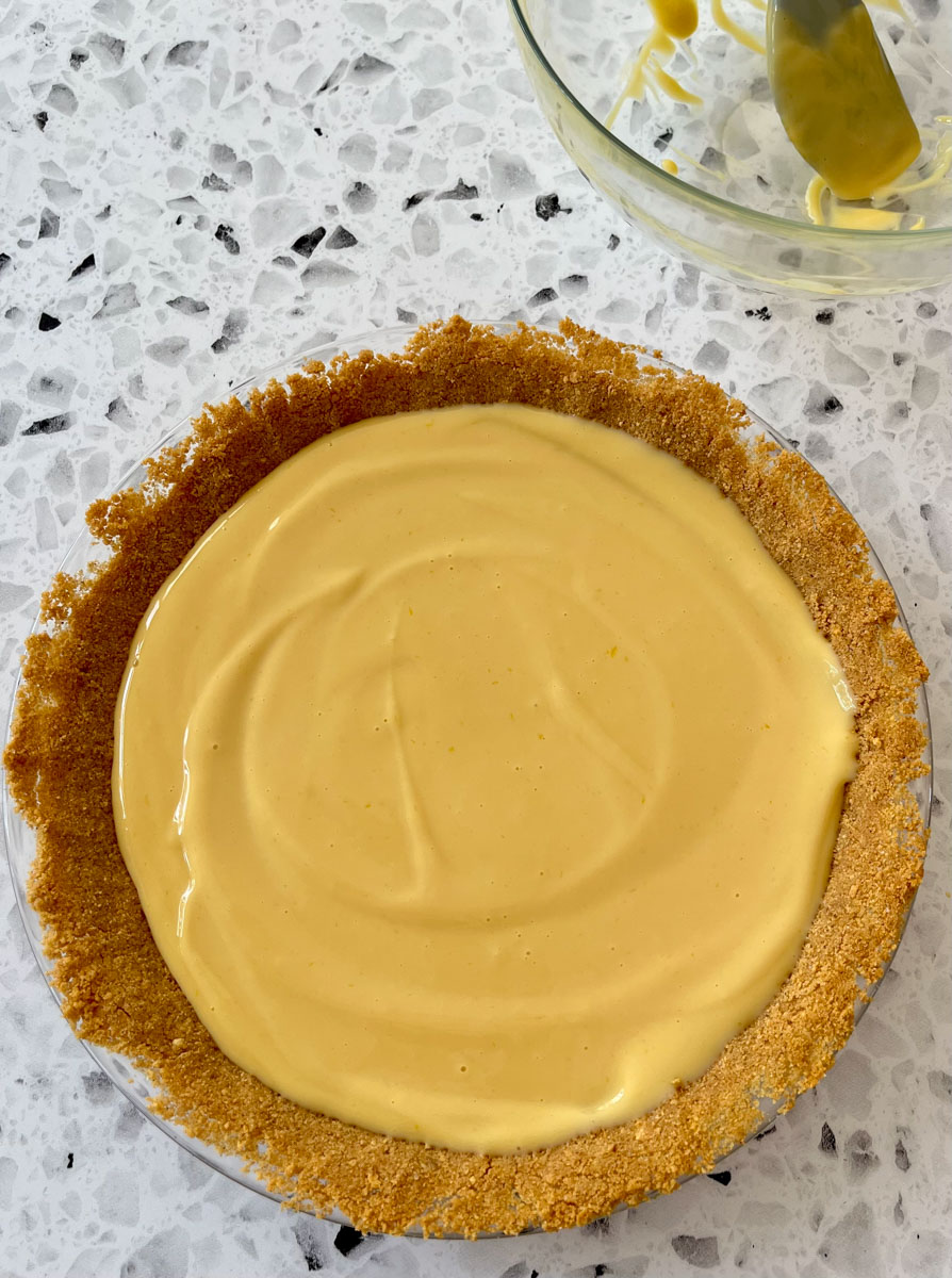 Easy Classic Florida Key West Lime Pie Recipe - joinmeinthekitchen.com