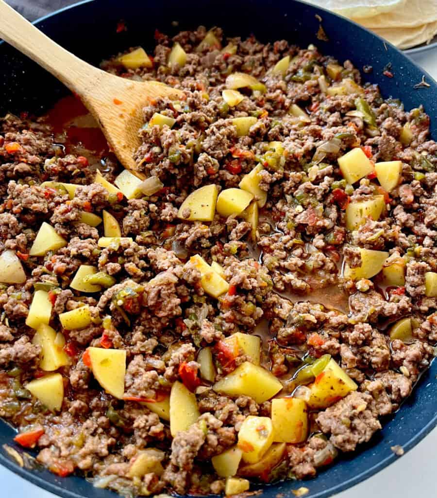 Easy Mexican Ground Beef and Potatoes (Picadillo) - joinmeinthekitchen.com
